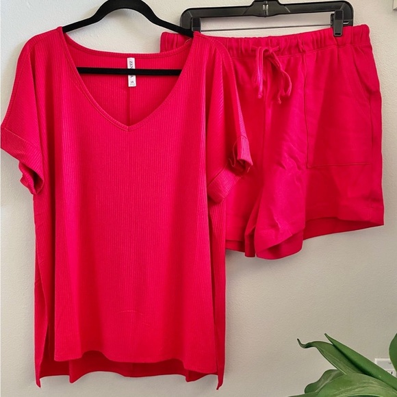 Zenana Outfitters | Shorts | Zenana Set Of 2 Ribbed Vneck Hilow Hemtop ...